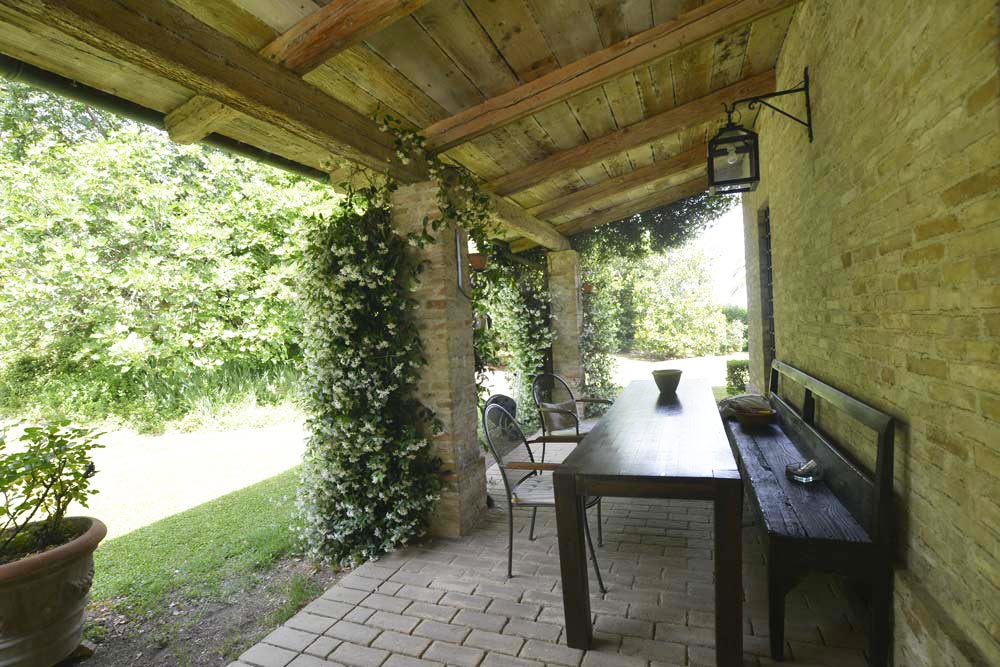 Casale con porticato nelle Marche - Marche Country Homes