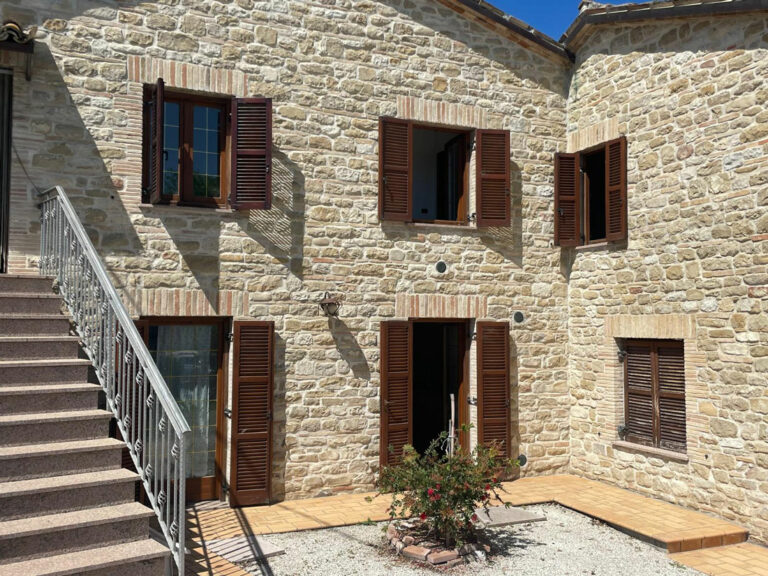 Case restaurate nelle Marche in vendita - ville e casali